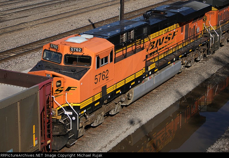 BNSF 5762
